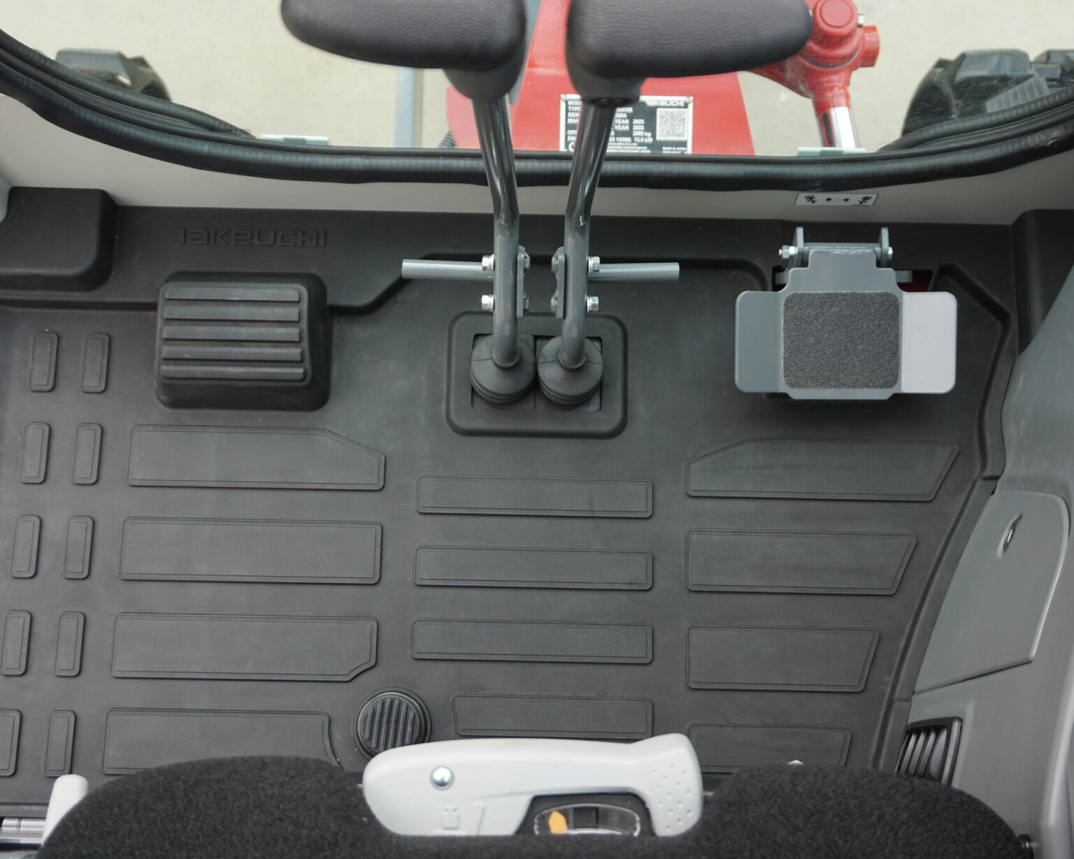 TB320 Compact Excavator – Takeuchi Global