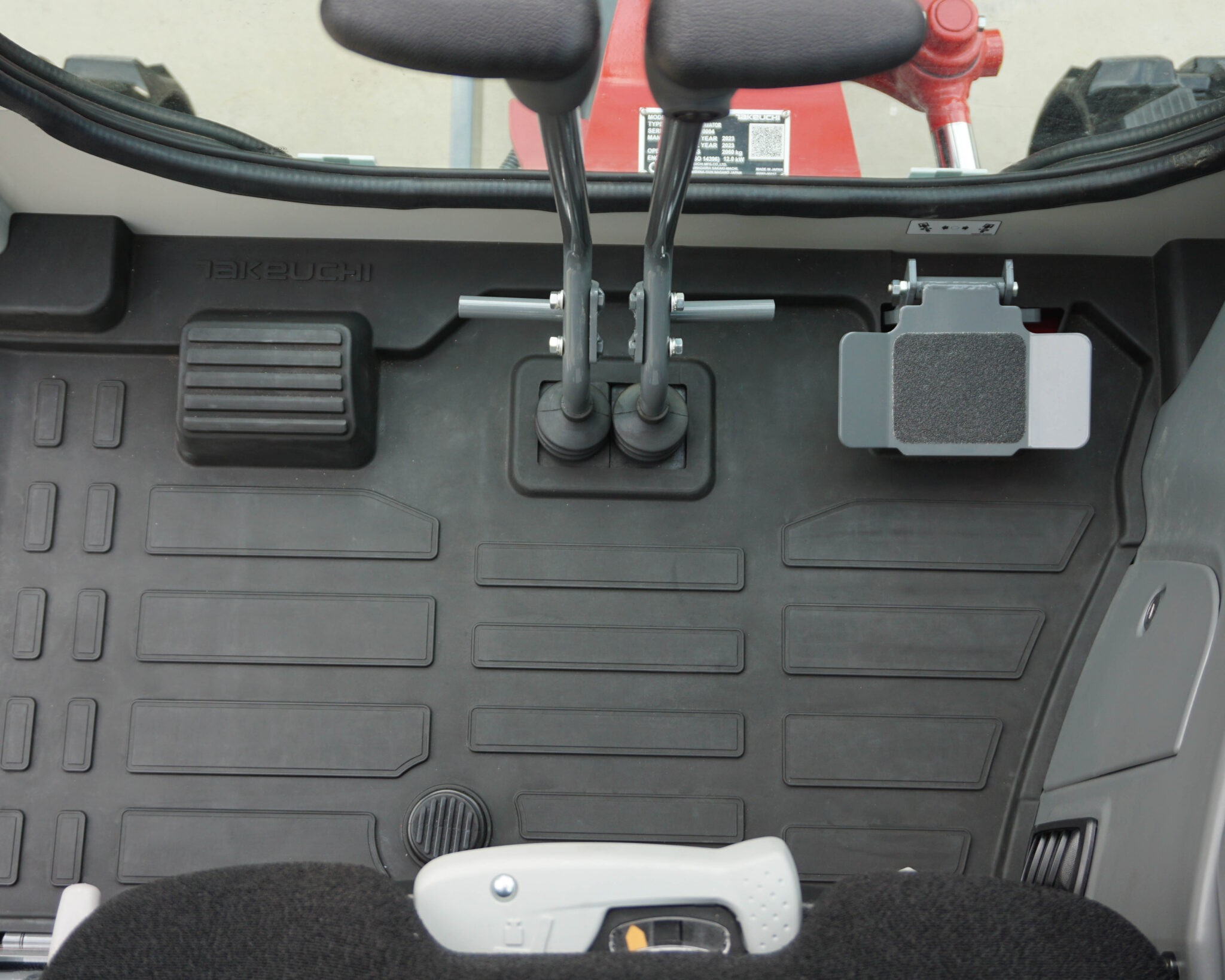 TB320 Compact Excavator – Takeuchi Global